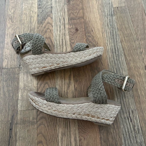 Stuart Weitzman | Shoes | Stuart Weitzman Alexio Khaki Espadrilles ...